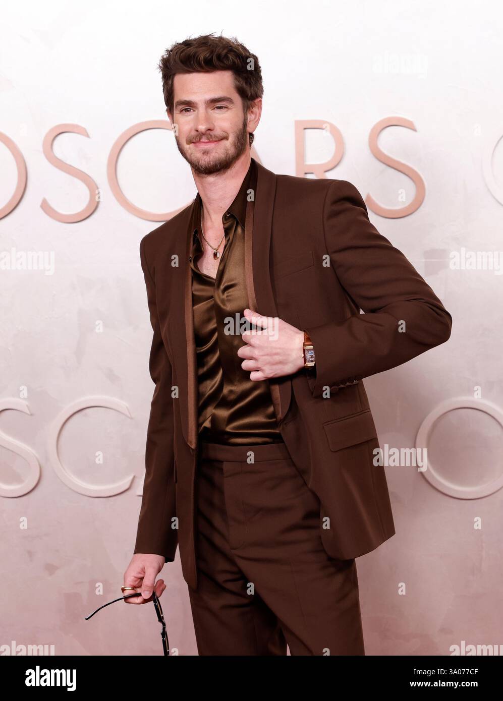 Andrew Garfield arrives on the red carpet for the 97th Academy Awards ...