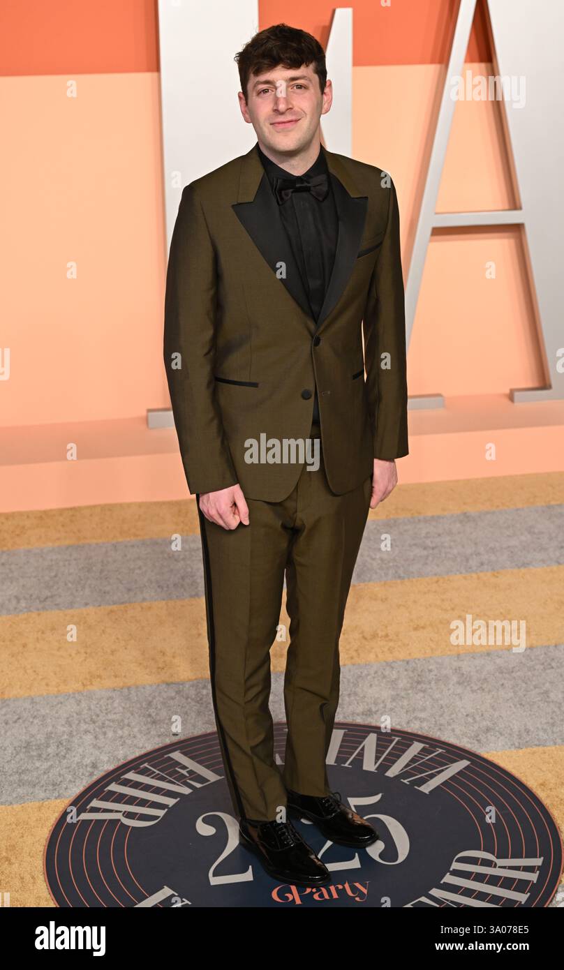 Alex Edelman attends the Vanity Fair Oscar Party held at the Wallis ...