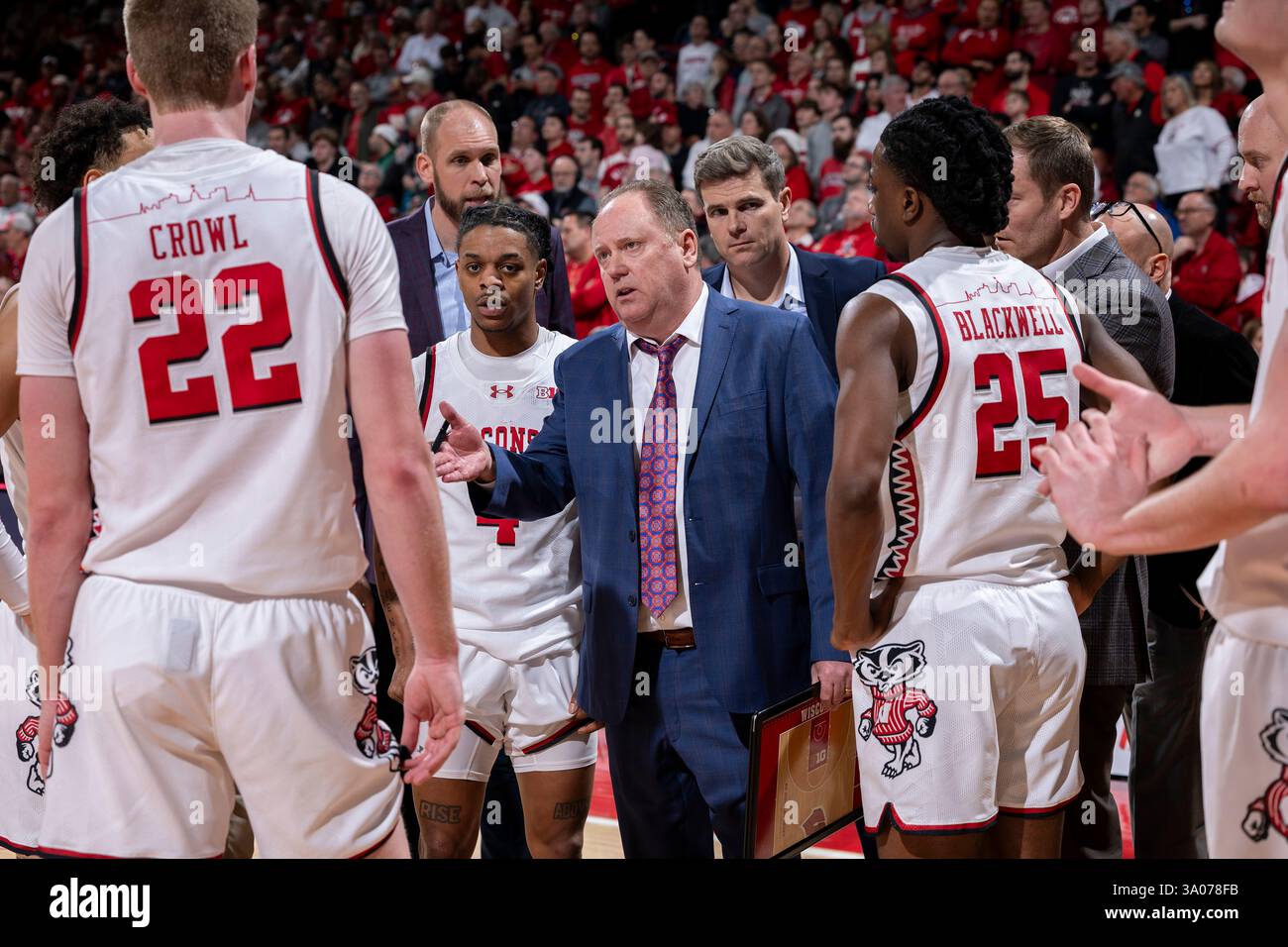 Wisconsin Badgers Head Coach Greg Gard talks to his team during a Big ...