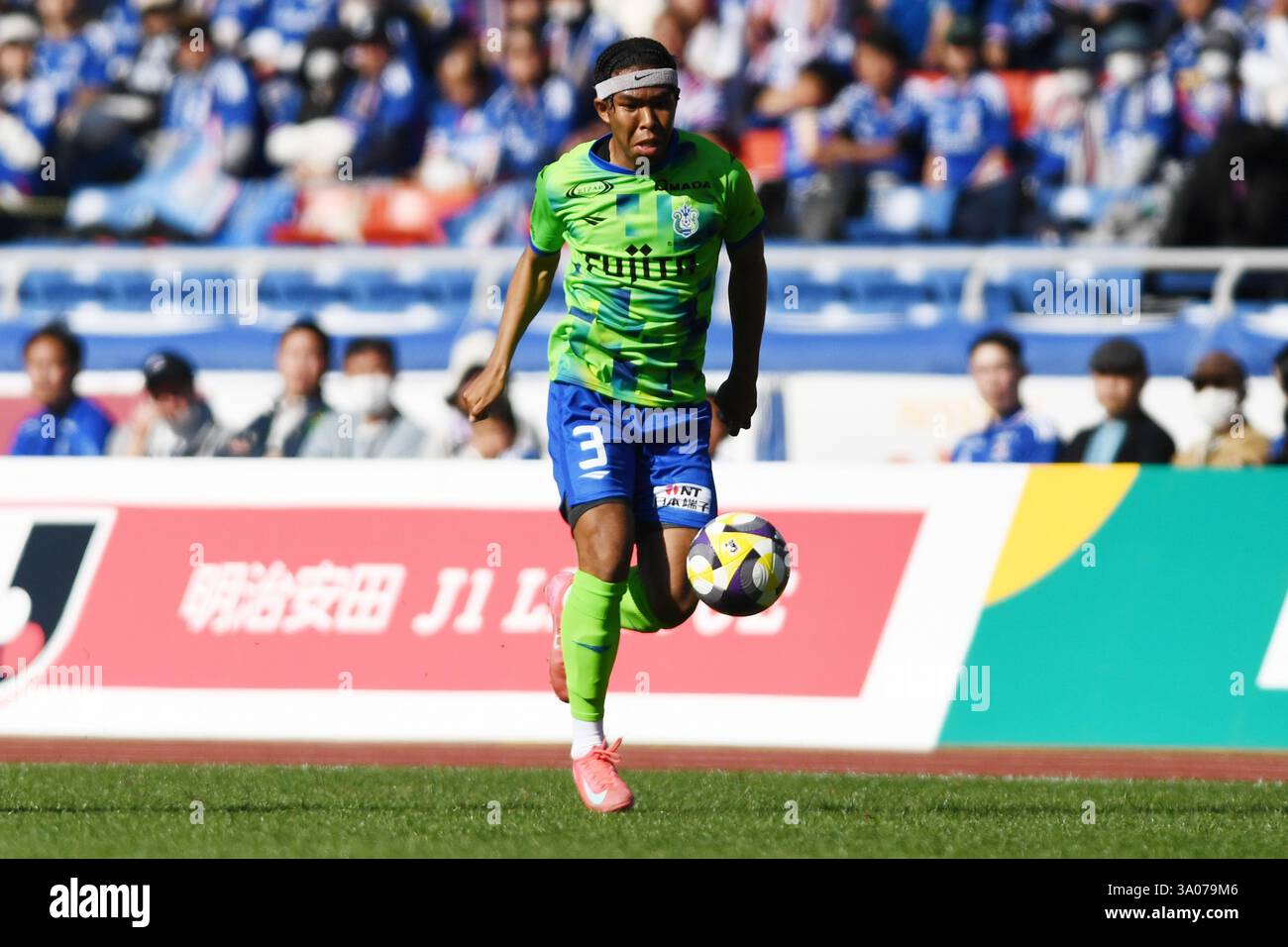 Nissan Stadium, Kanagawa, Japan. 1st Mar, 2025. Taiga Hata (Bellmare ...