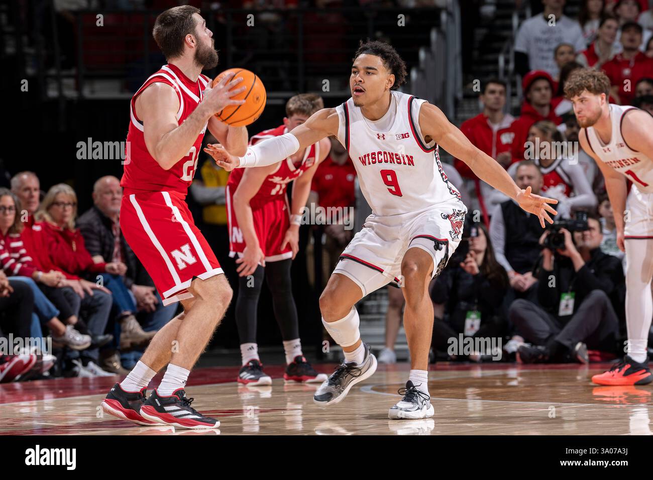 Wisconsin Badgers guard John Tonje (9) defends during an NCAA college ...