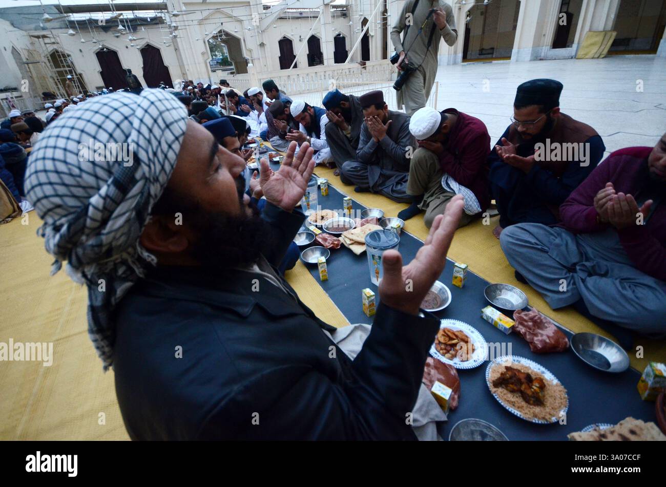Peshawar, Peshawar, Pakistan. 2nd Mar, 2025. Ramadan in Pakistan's ...