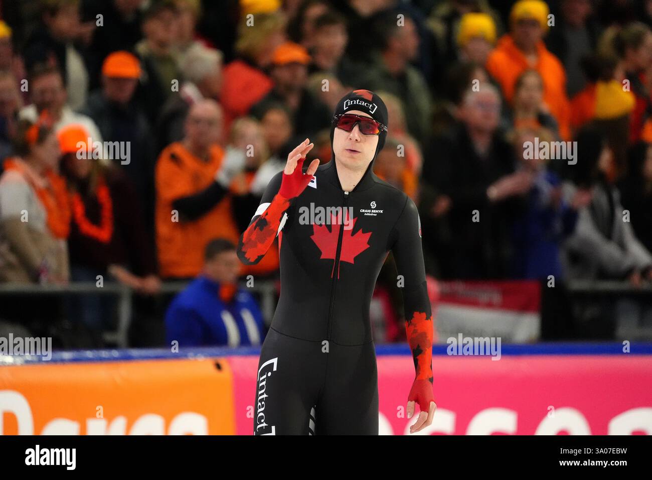 Connor Howe (CAN) in action on 1500m men during ISU World Cup 6 on ...
