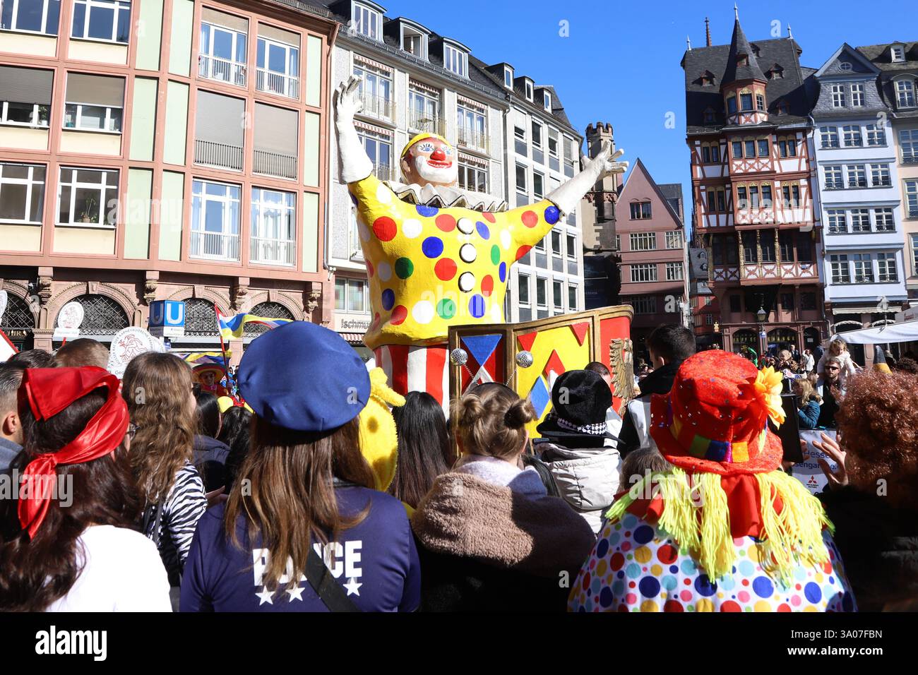 Frankfurt, Germany. 2nd Mar, 2025. People watch a carnival parade in ...