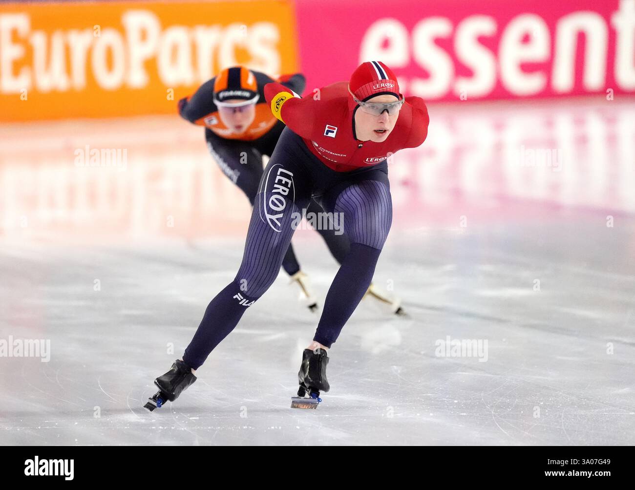 Ragne Wiklund (NOR) vs Merel Conijn (NED) on 3000m women during ISU ...