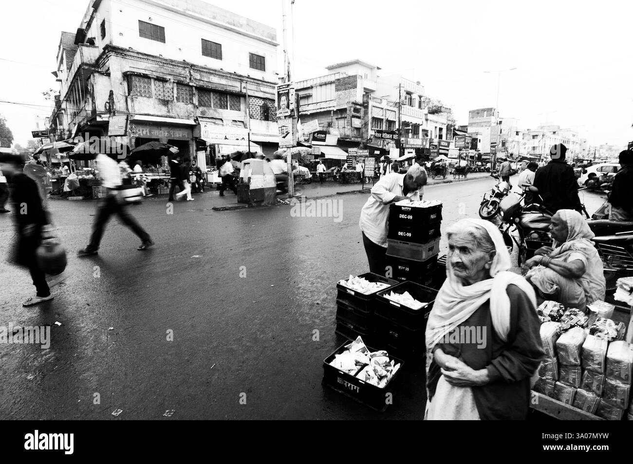 Lucknow streets hi-res stock photography and images - Alamy
