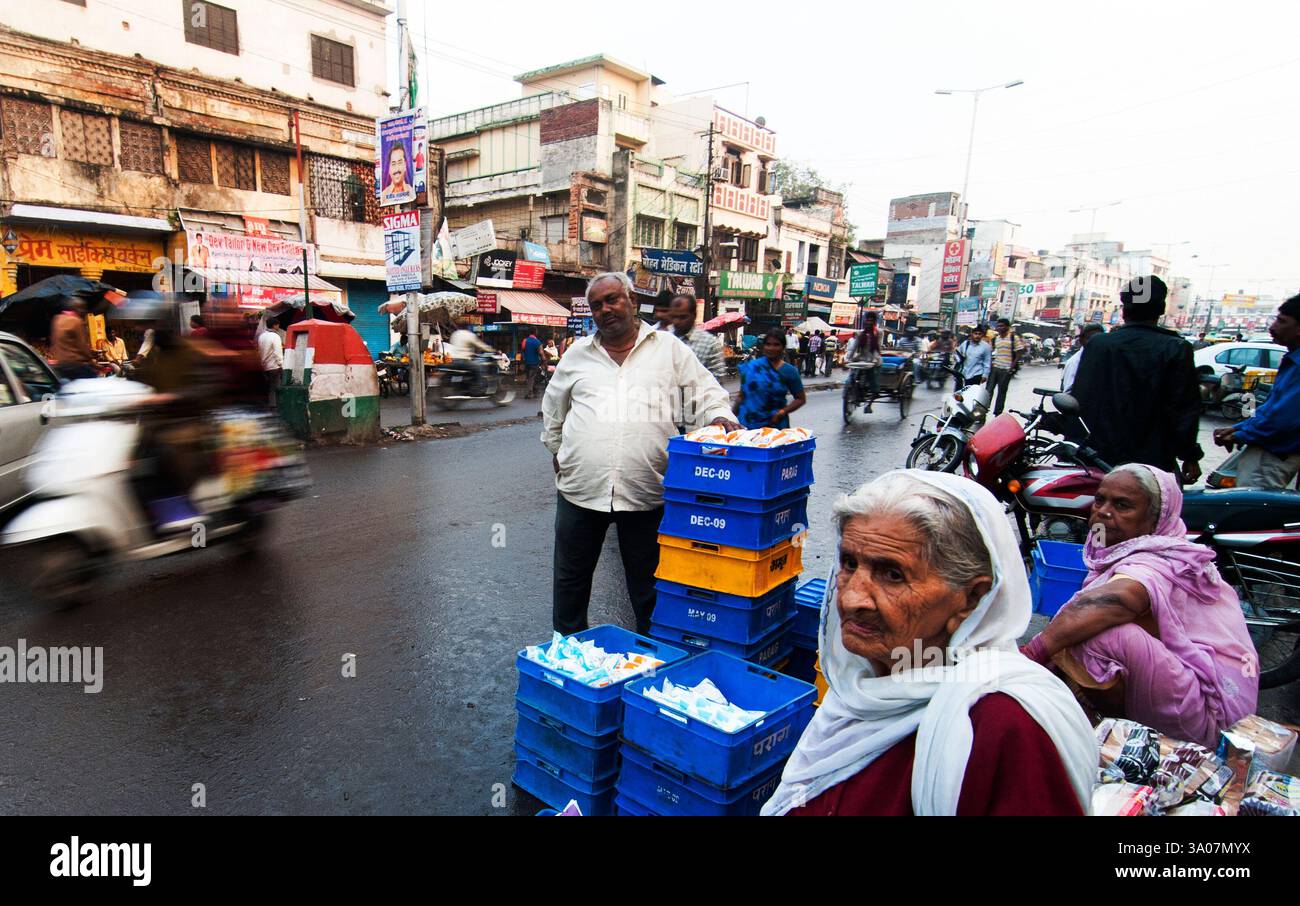 Lucknow streets hi-res stock photography and images - Alamy