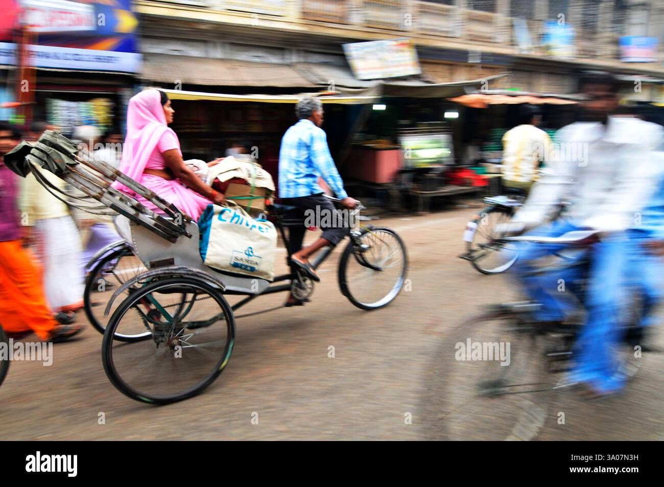Pilgrims walk between temples in Ayodhya, Uttar Pradesh, India Stock Photo - Alamy