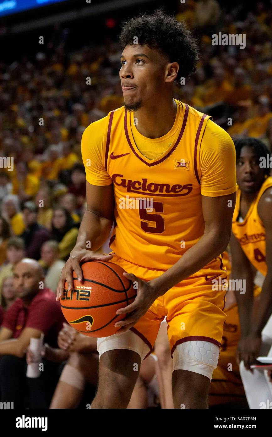 Iowa State guard Curtis Jones looks to shoot during the second half of ...