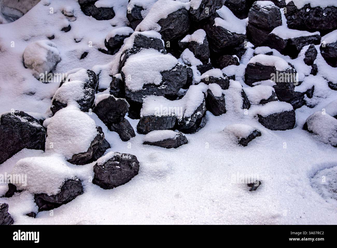 Ore warehouse hi-res stock photography and images - Alamy
