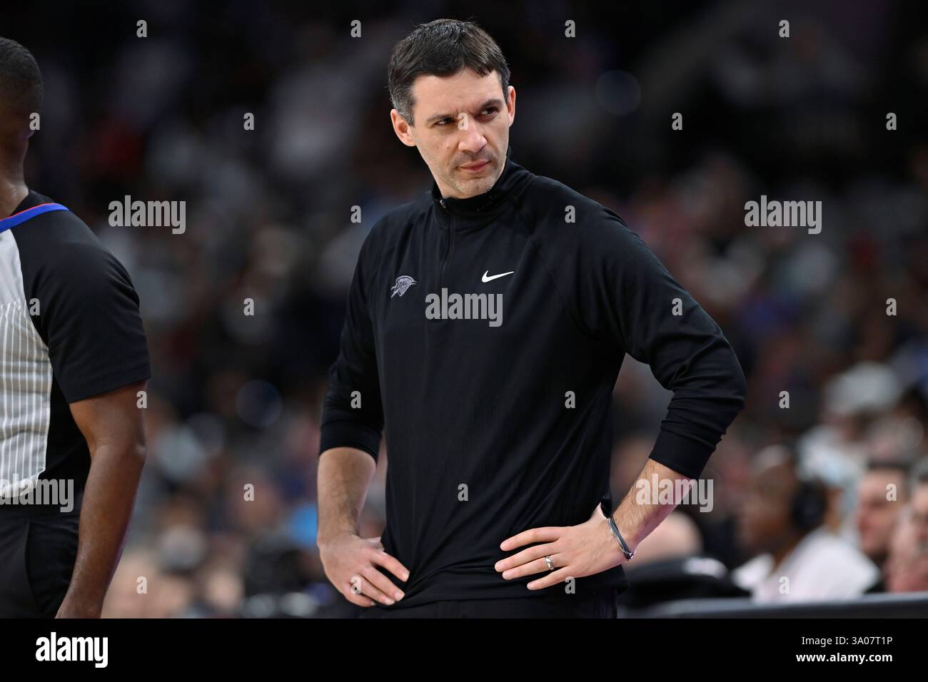 Oklahoma City Thunder head coach Mark Daigneault glances toward his ...