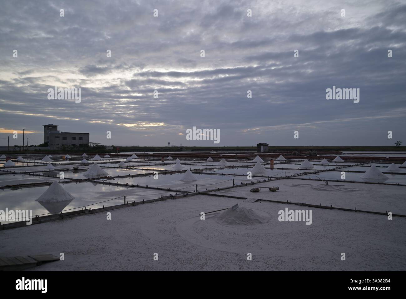 Farm fields sunset hi-res stock photography and images - Alamy