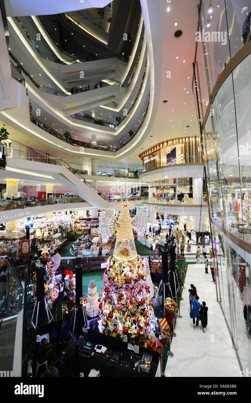 The beautiful interior of the Iconsiam shopping mall in Bangkok ...