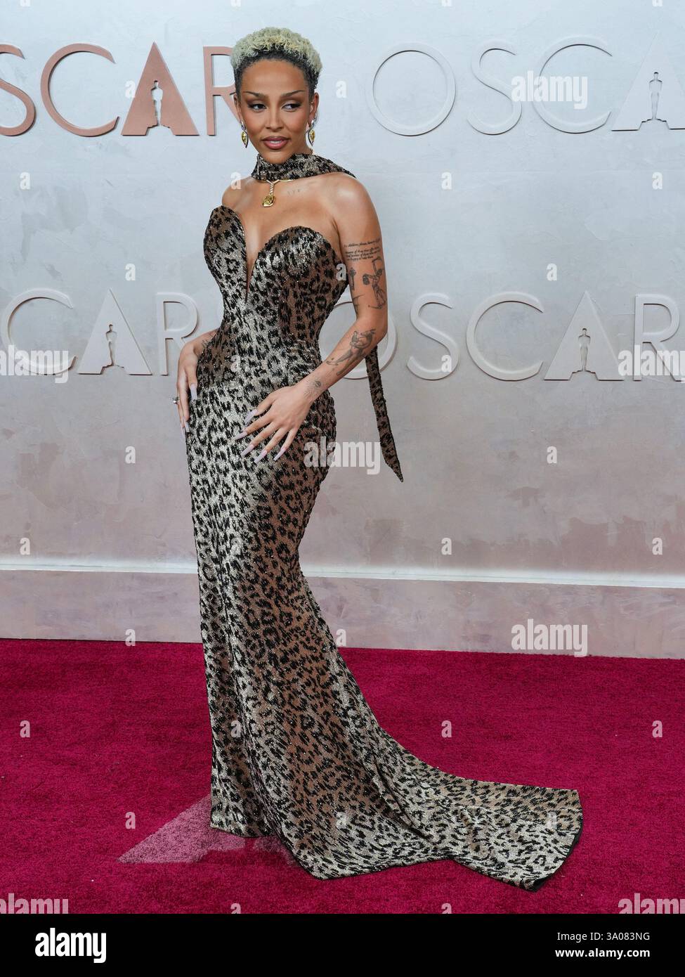 Los Angeles, USA. 02nd Mar, 2025. Doja Cat walking on the red carpet at ...