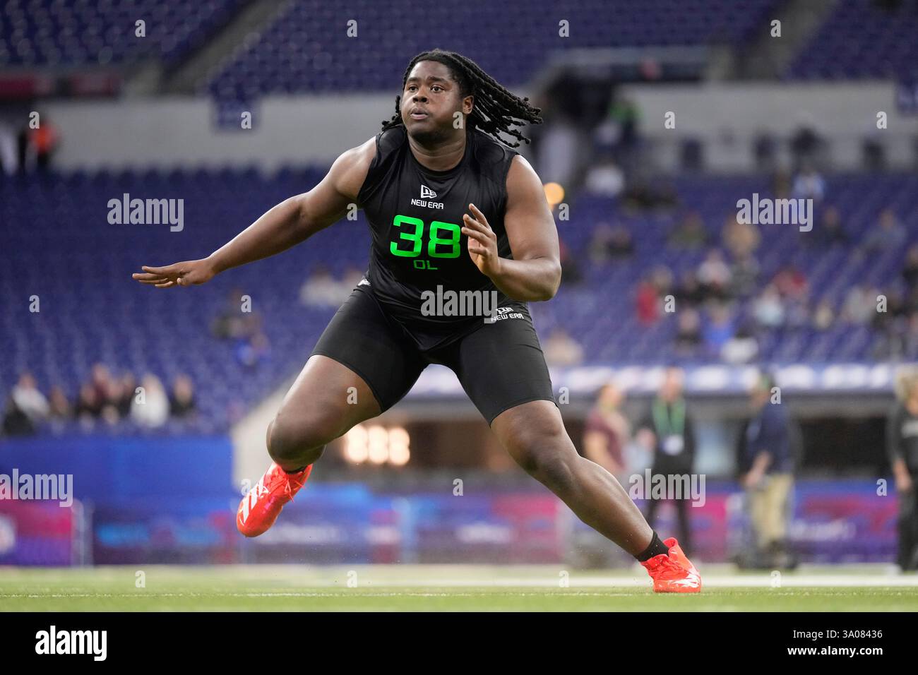 South Carolina offensive lineman Torricelli Simpkins III runs a drill ...