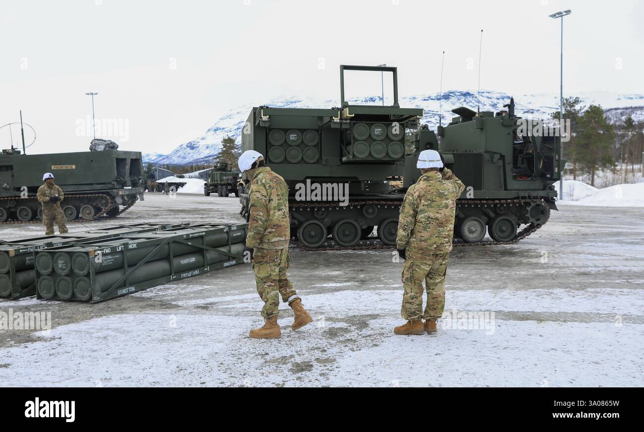 U.S. Soldiers assigned to 1st Battalion, 6th Field Artillery Regiment ...