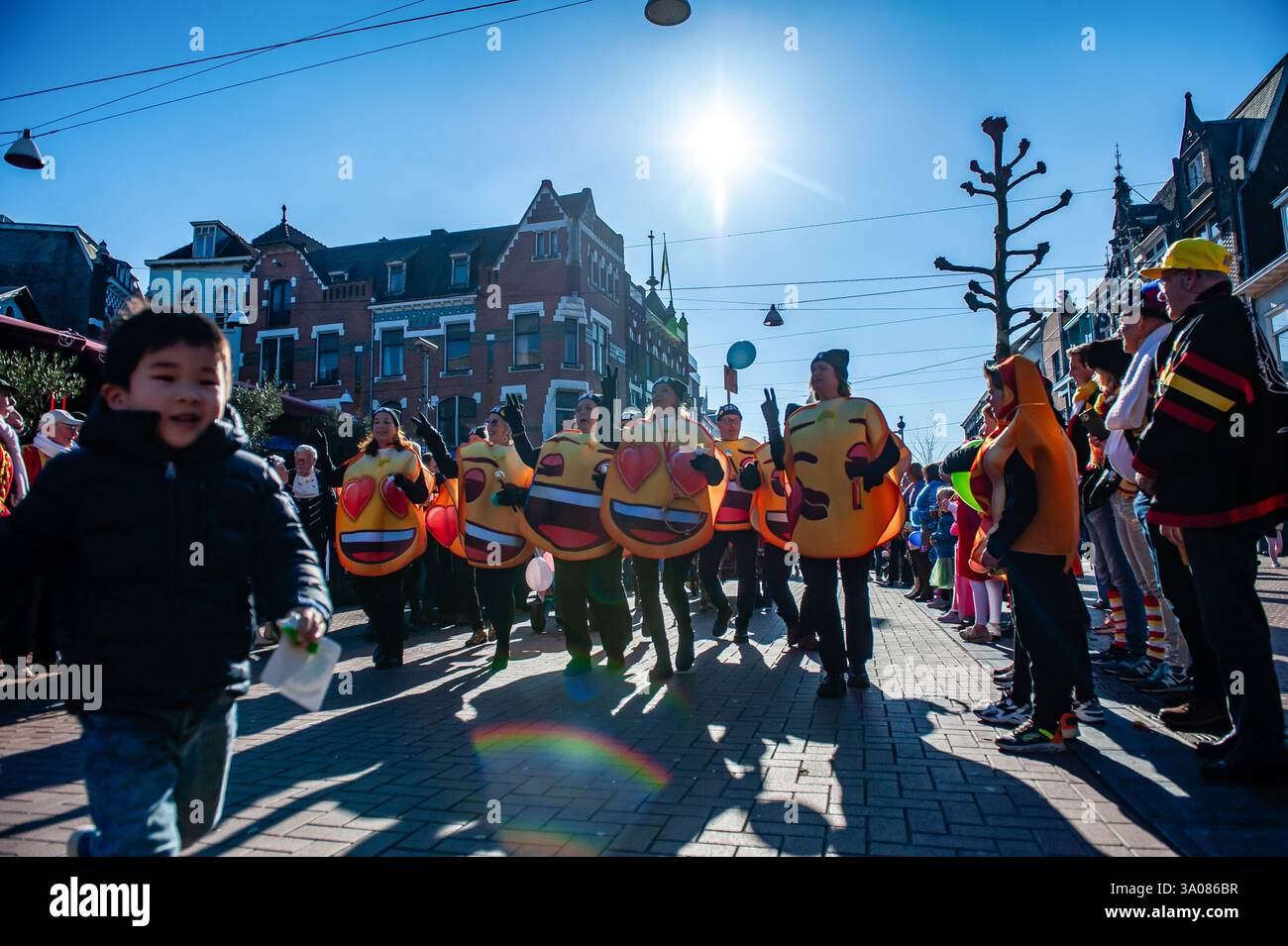 Emojis costumes hi-res stock photography and images - Alamy