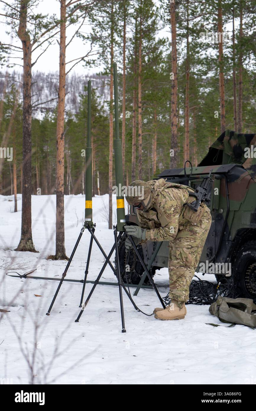 U.S. Soldiers assigned to 1st Battalion, 6th Field Artillery Regiment ...