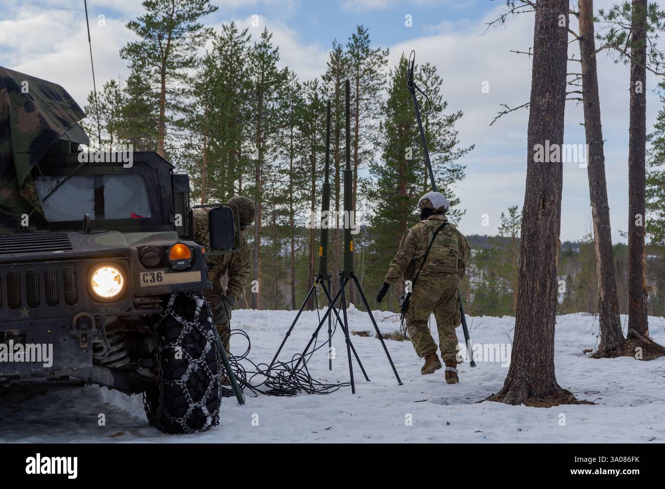 U.S. Soldiers assigned to 1st Battalion, 6th Field Artillery Regiment ...