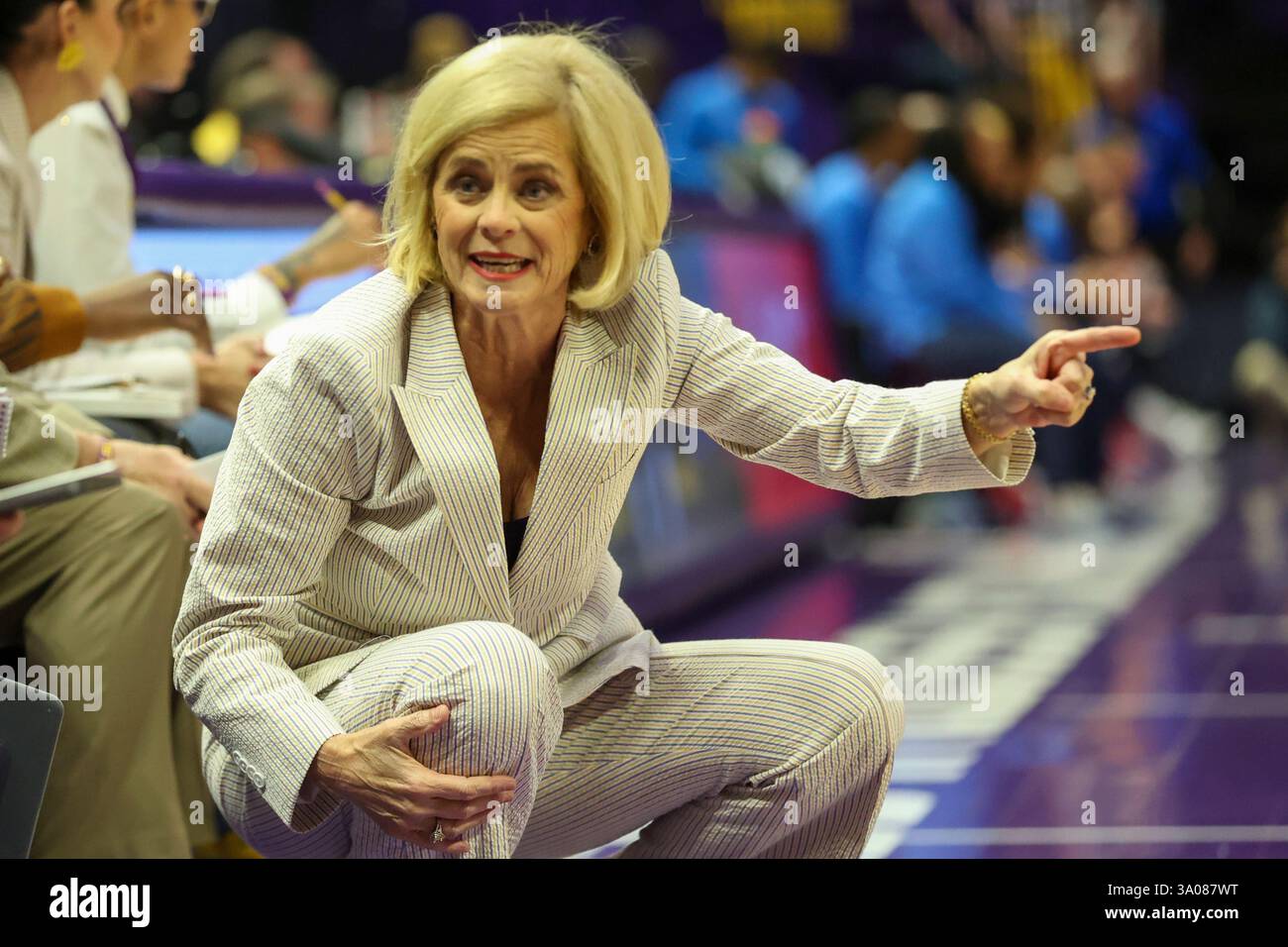 LSU Lady Tigers head coach Kim Mulkey talks to her team during a ...