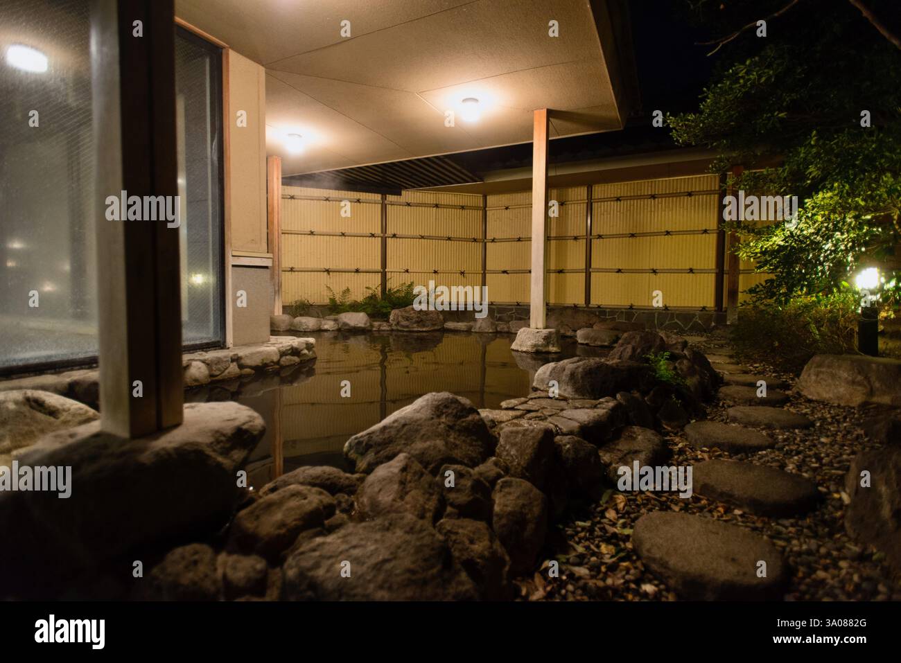 Photo shows the outdoor rotenburo bath at Hanabeppu hotel in Beppu ...