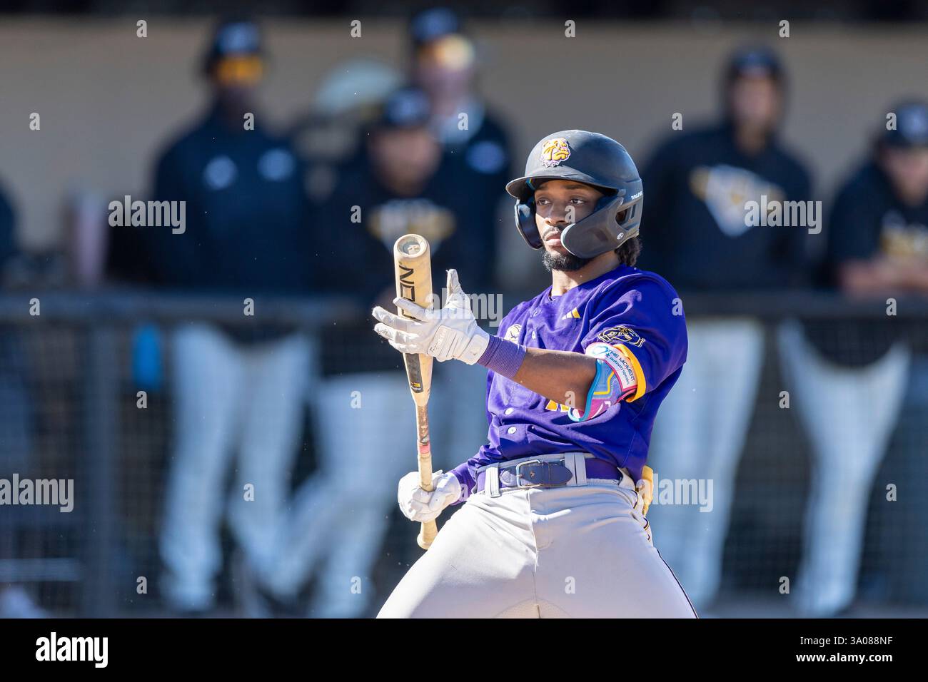 Western Illinois utility Kyree Alexander (15) leans away from an inside ...