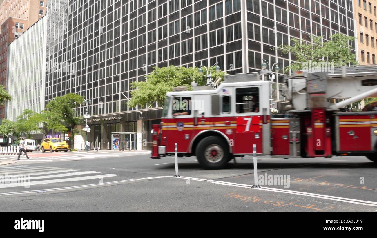 New York City, United States - 4 Sept 2023: Manhattan Midtown 42 street ...