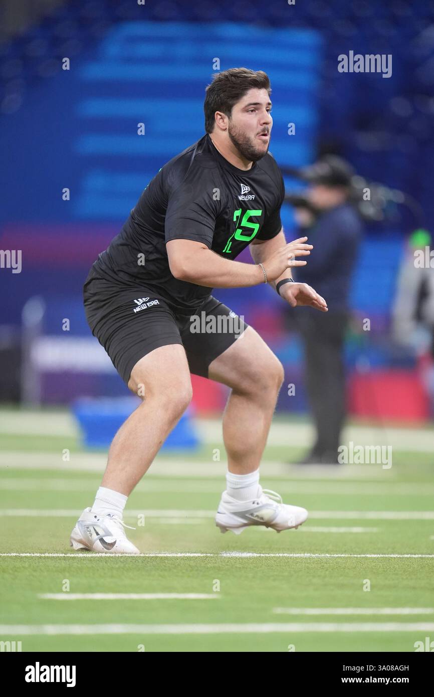 Texas offensive lineman Jake Majors runs a drill at the NFL football ...