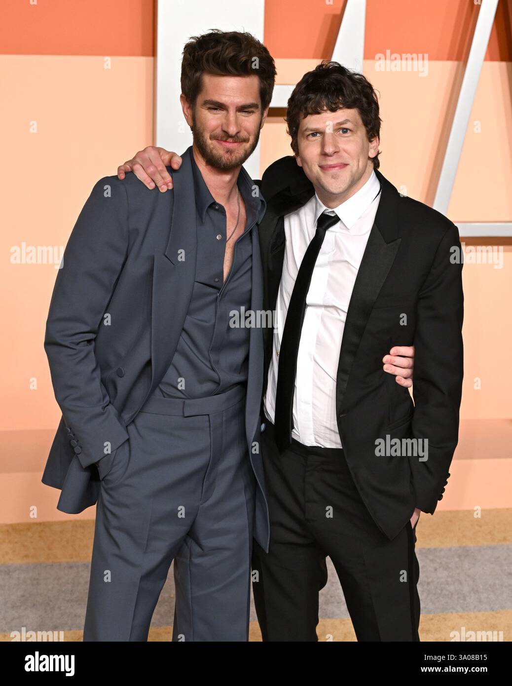 Andrew Garfield (left) and Jesse Eisenberg attending the Vanity Fair ...