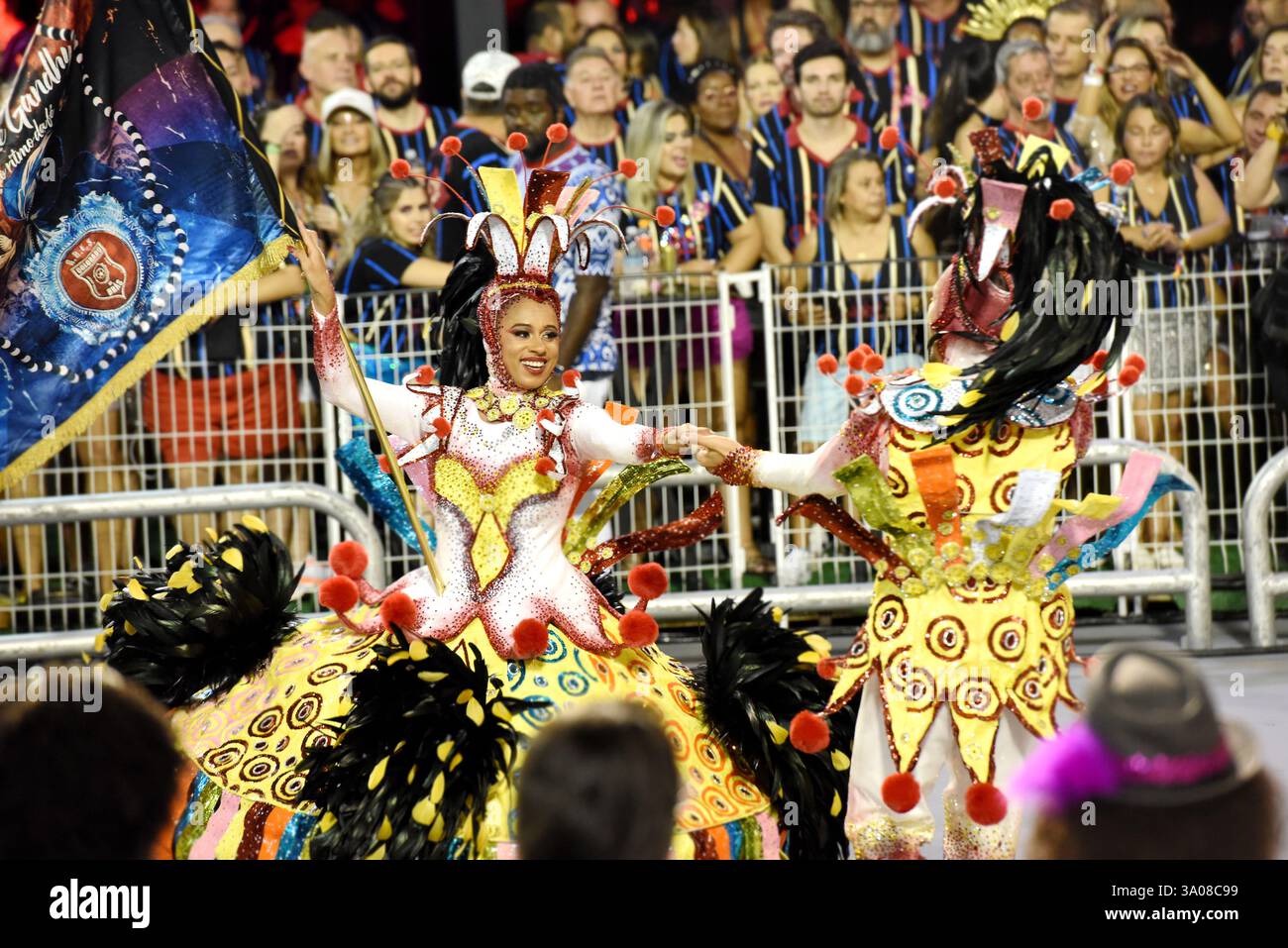 Sao Paulo, Brazil.28th February 2025. Samba school parades kick off the ...