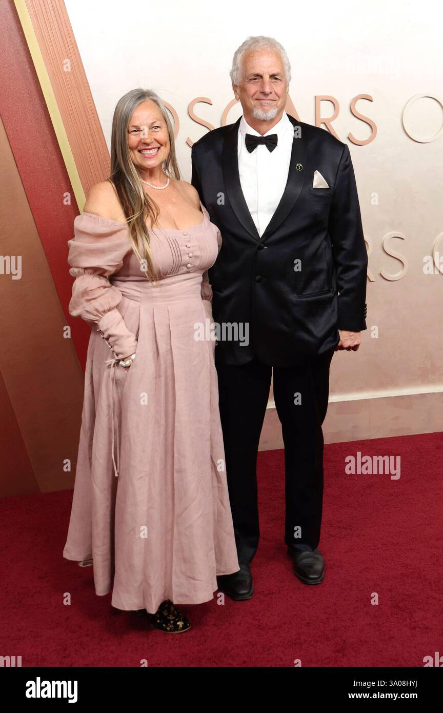 Richard Gibbs mit Ehefrau Linda Gibbs bei der Oscar Verleihung 2025 ...