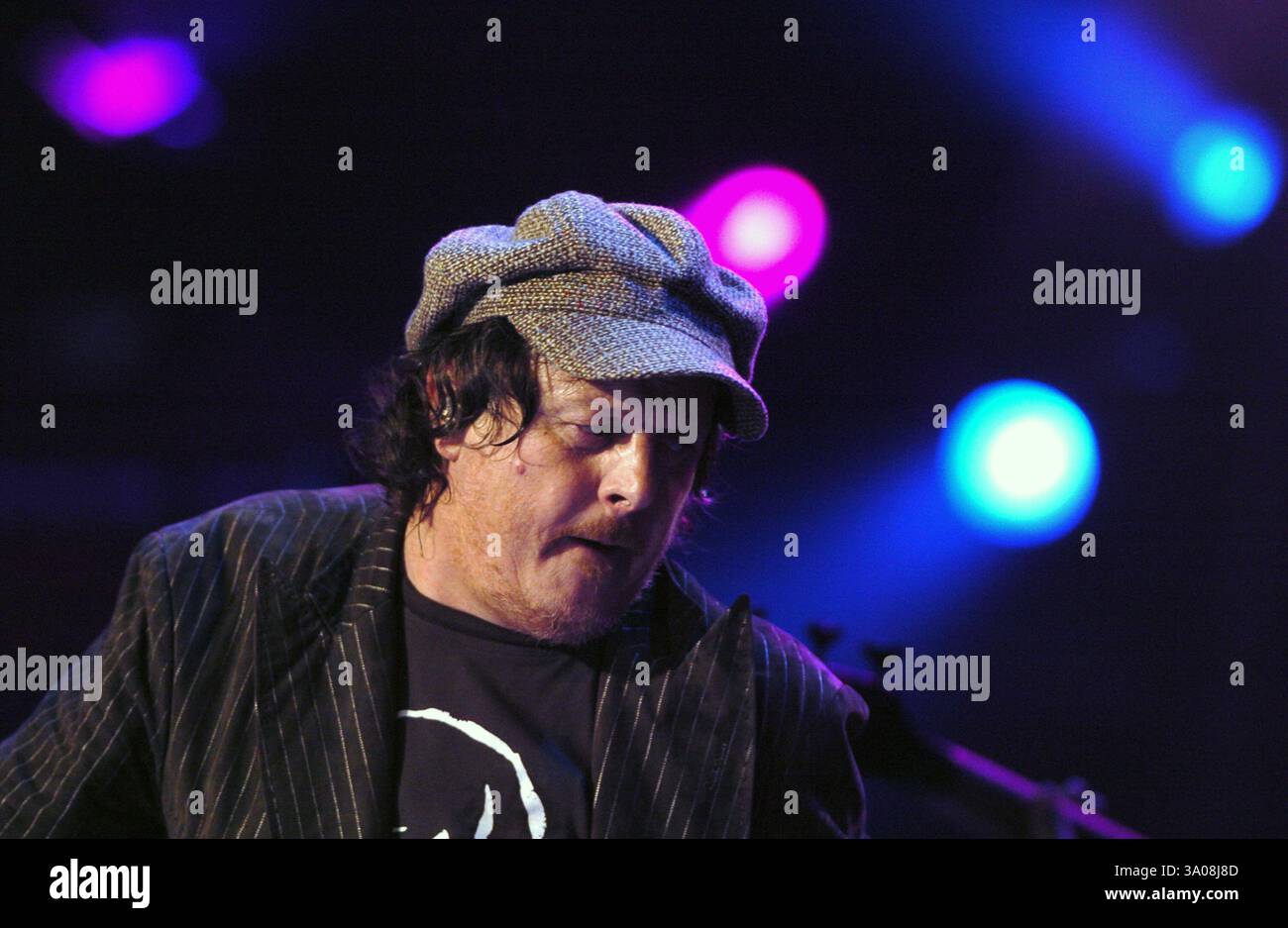 Zucchero fornaciari royal albert hall 2004 hi-res stock photography and ...