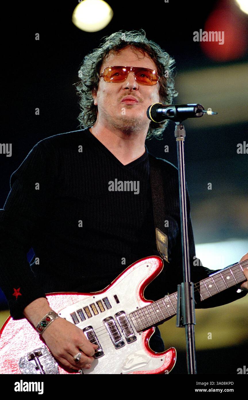 Zucchero immagini 2001 hi-res stock photography and images - Alamy