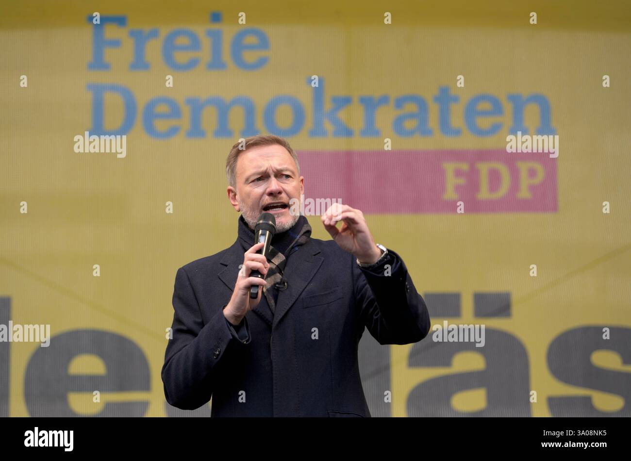 Wahlkampfkundgebung der FDP in Duesseldorf am 20.02.2025 : Christian ...