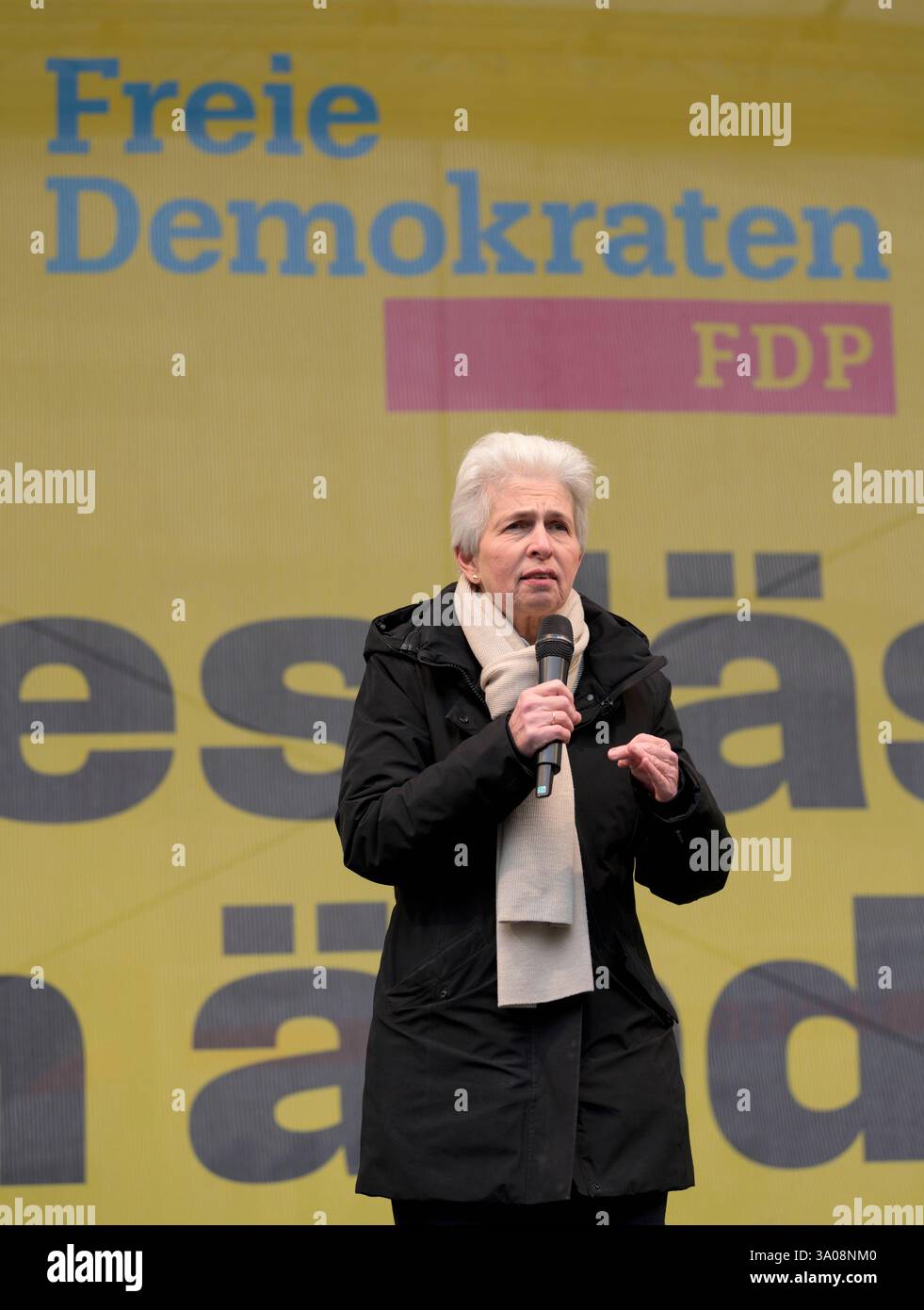 Wahlkampfkundgebung der FDP in Duesseldorf am 20.02.2025 : Marie-Agnes ...
