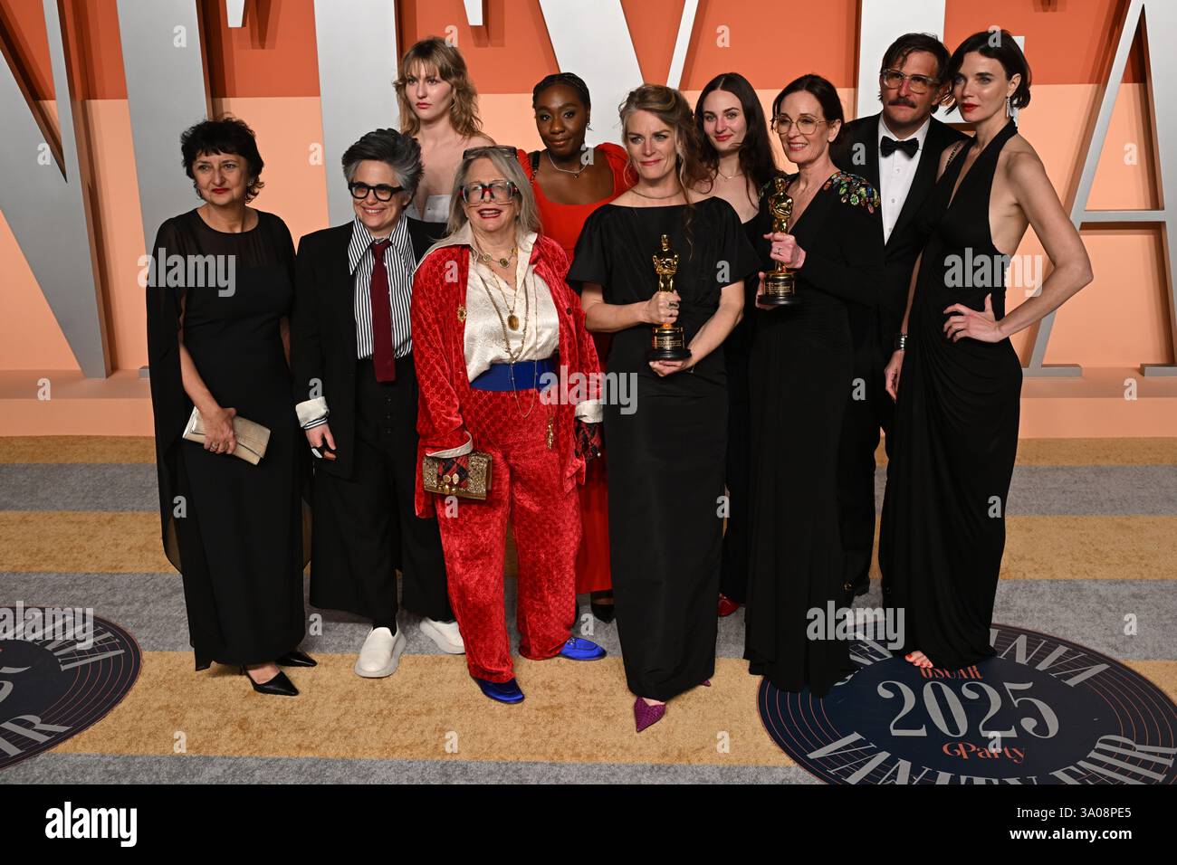 Oscar winners Lisa Remington (centre) and Molly O'Brien (third right ...