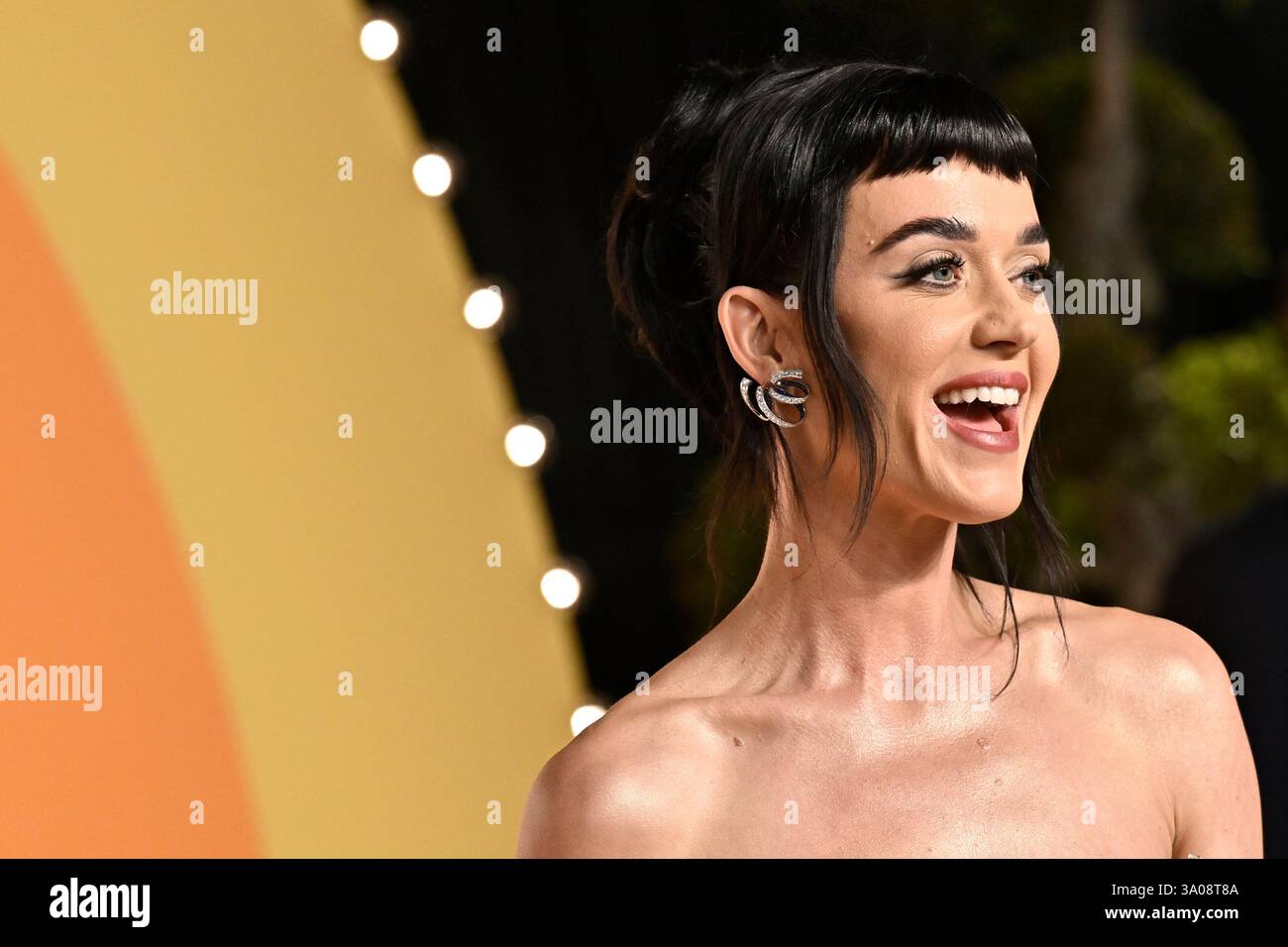 Katy Perry arrives at the Vanity Fair Oscar Party on Sunday, March 2 ...