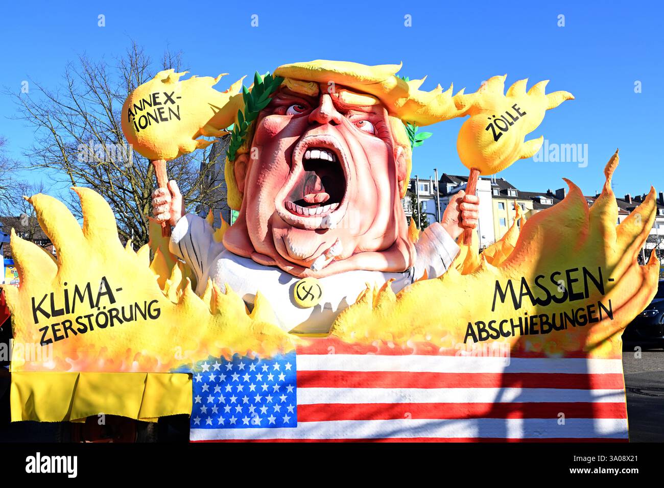 03 March 2025, North Rhine-Westphalia, Duesseldorf: A themed float with ...