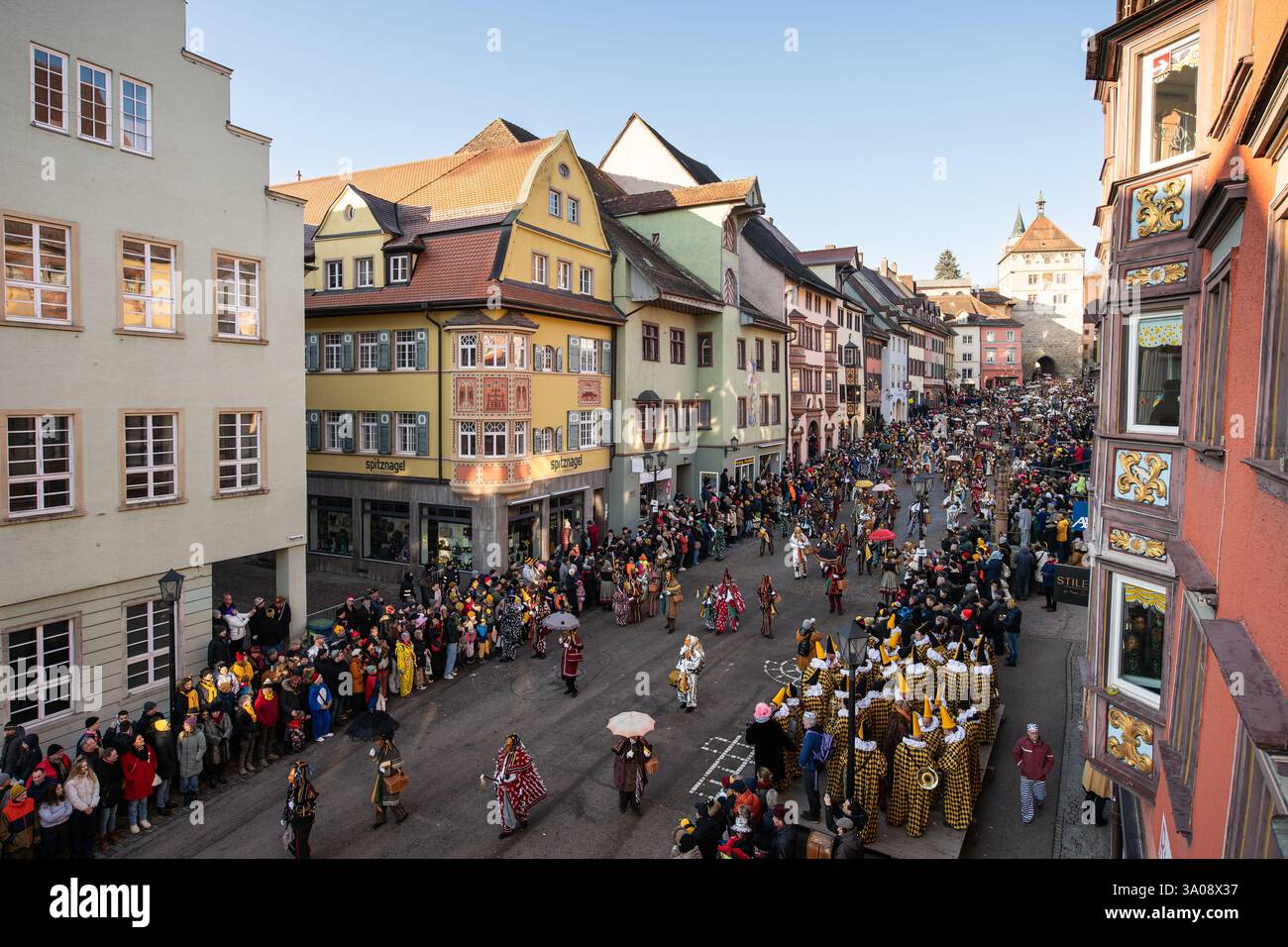 Rottweil, Germany. 03rd Mar, 2025. Numerous jesters walk through the ...