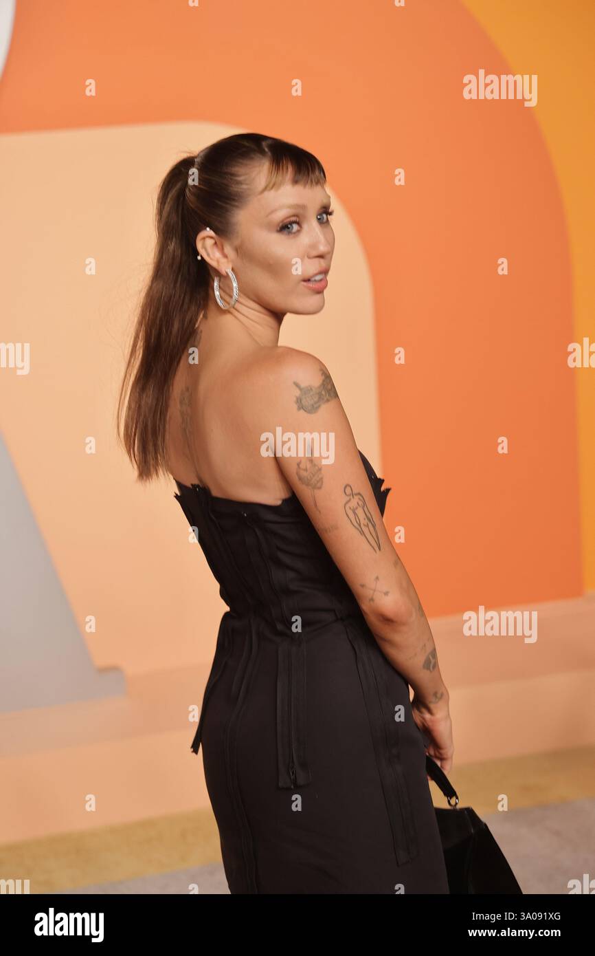 Miley Cyrus attends the 2025 Vanity Fair Oscar Party at Wallis ...