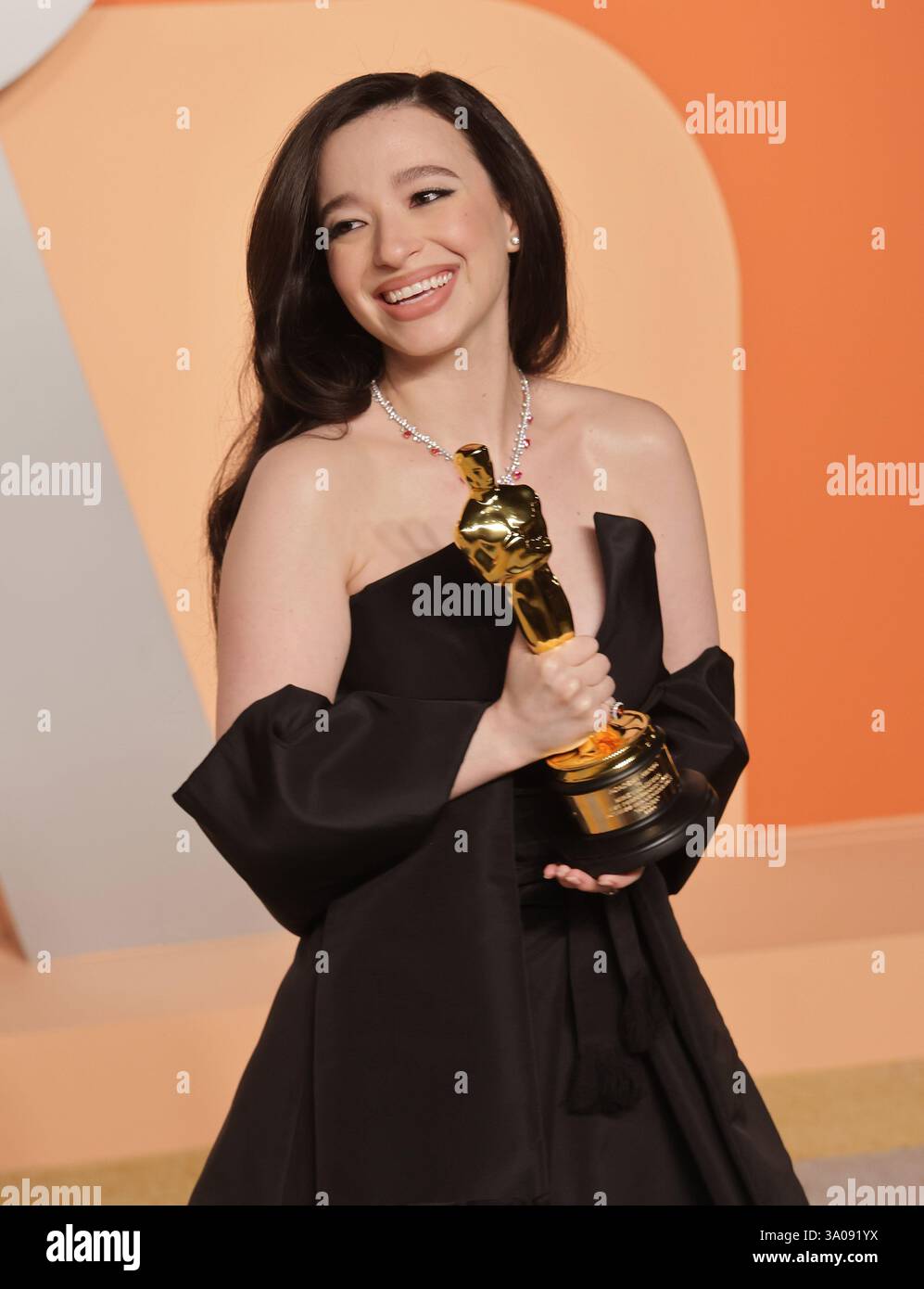 Beverly Hills, USA. 2nd Mar, 2025. Mikey Madison, winner of the Best ...