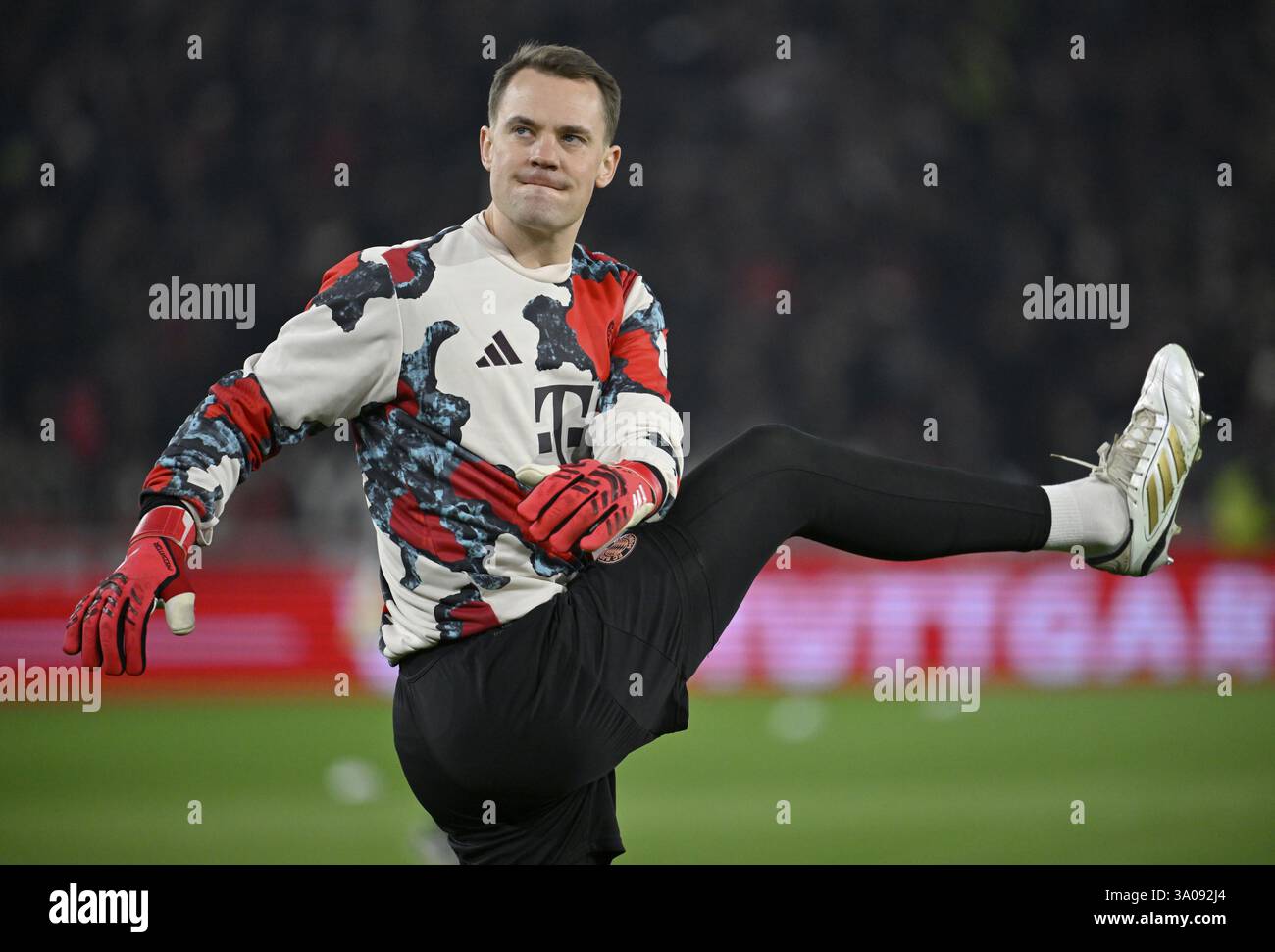 Warm-up training, stretching, stretching, goalkeeper Manuel Neuer FC ...