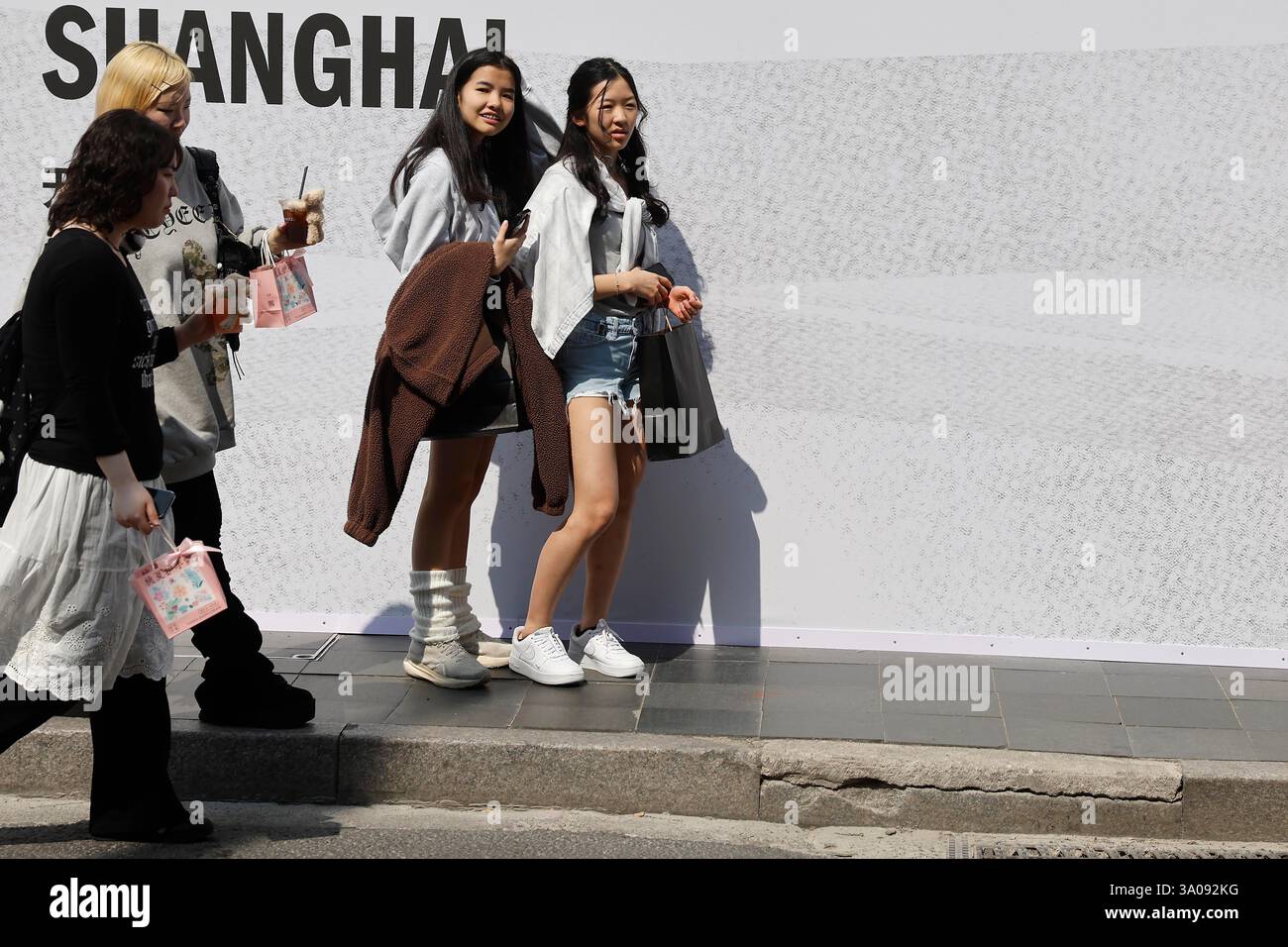 Shanghai welcomes its hottest early march in over 150 years hi-res ...