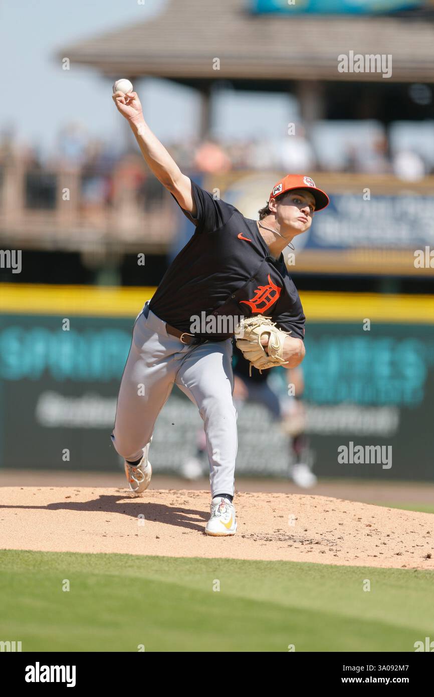 Bradenton, FL: Detroit Tigers pitcher Jackson Jobe (21) delivers a ...