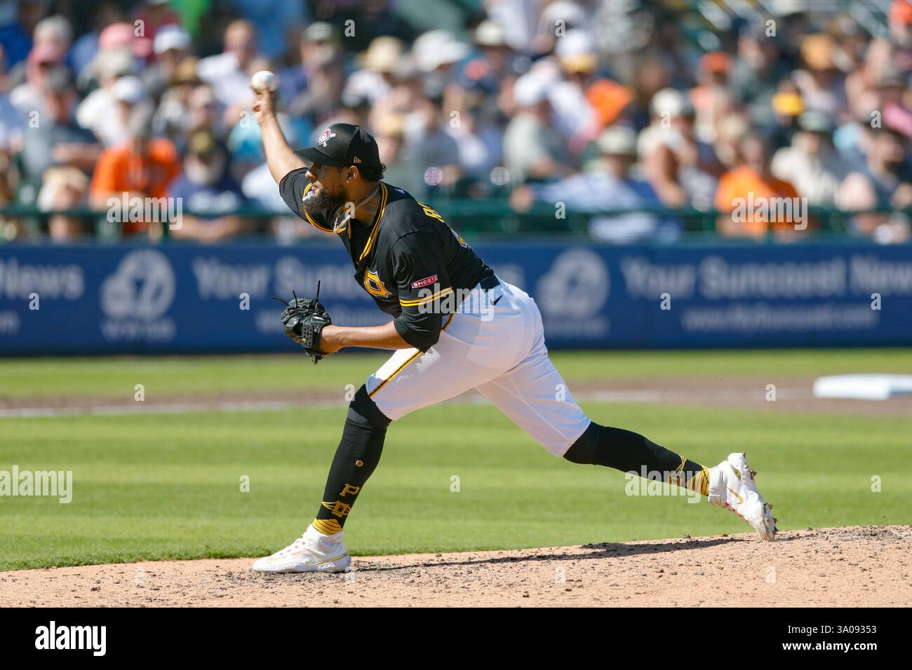 Bradenton, FL: Pittsburgh Pirates pitcher Yohan Ramirez (49) delivers a ...