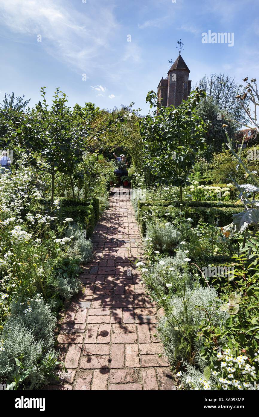 The White Garden, gardens, Sissinghurst Castle and Garden, Cranbrook ...