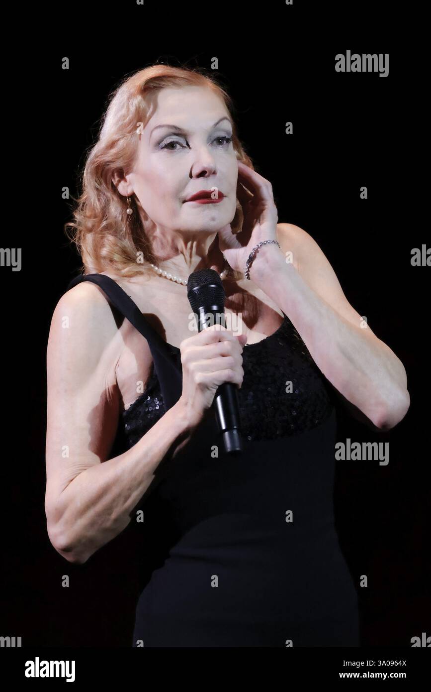 Ute Lemper: Rendezvous with Marlene, Show at the Deutsches Theater ...