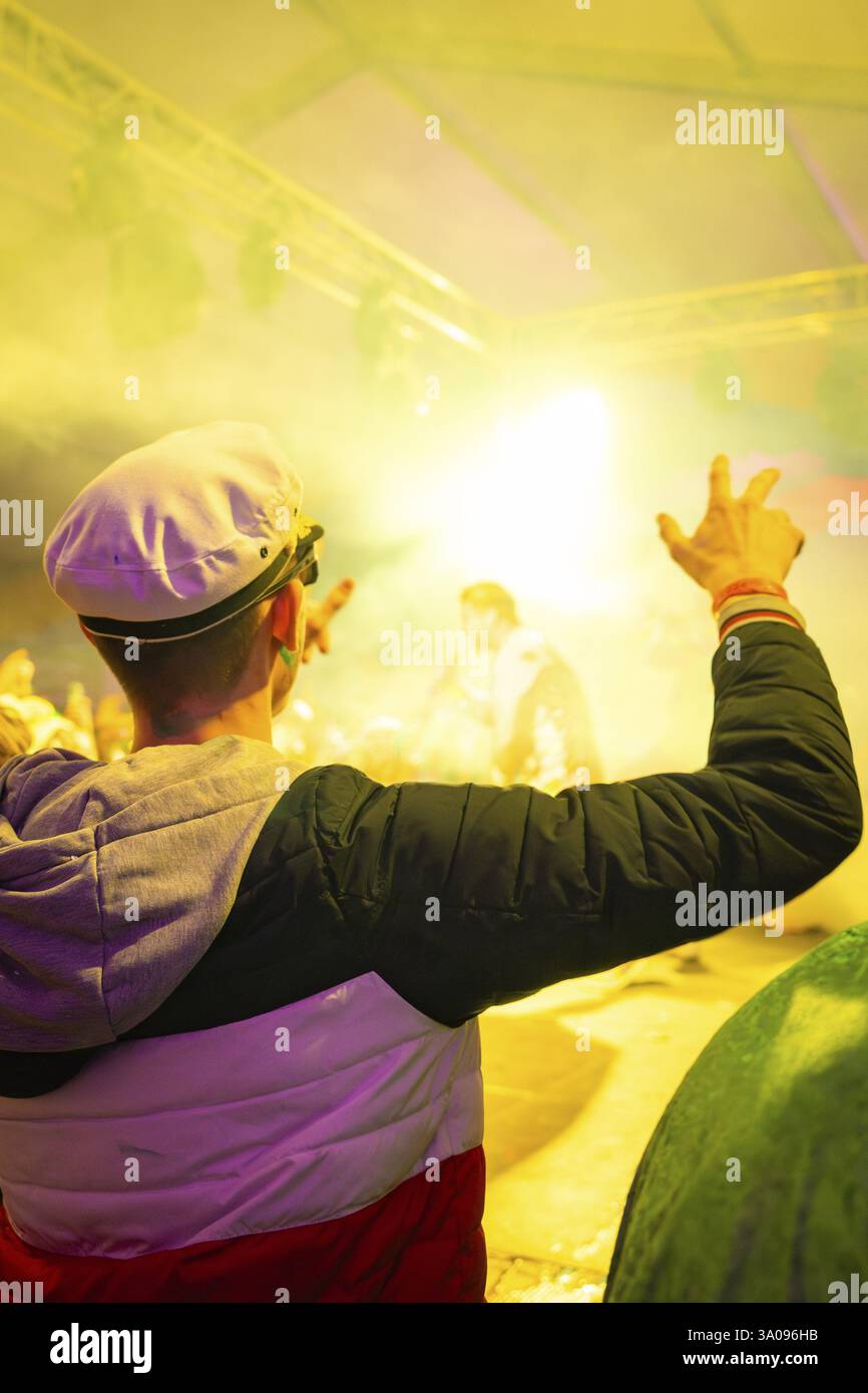 Person in beams stage light hi-res stock photography and images - Alamy
