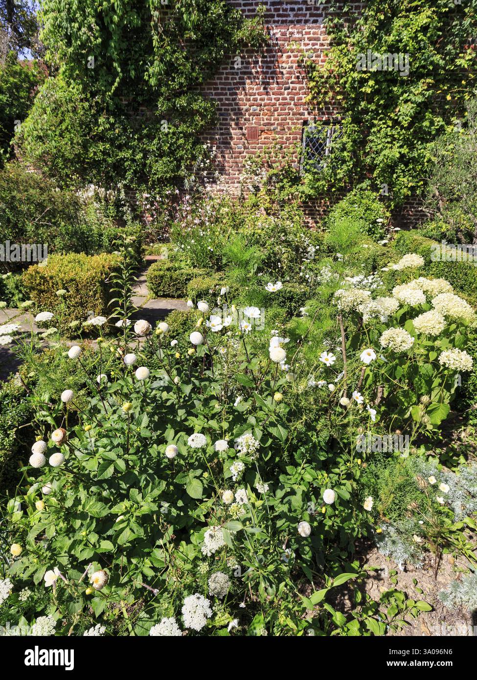 The White Garden, gardens, Sissinghurst Castle and Garden, Cranbrook ...