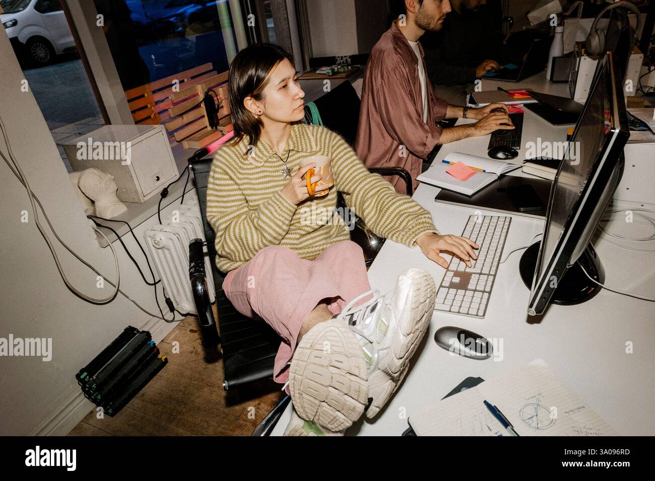 Business hold ankle hi-res stock photography and images - Alamy